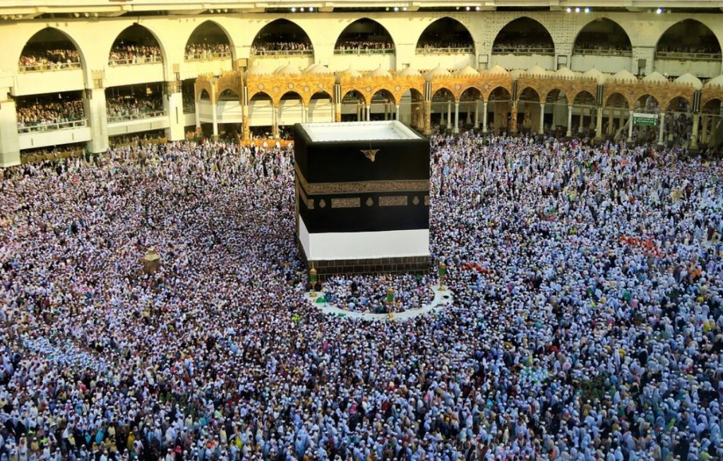 12 Spiritual Meanings of Dreaming of Crowds – Dream Psychological