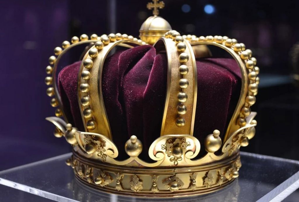 9 Spiritual Meanings of Dreaming of the Crown – Dream Psychological